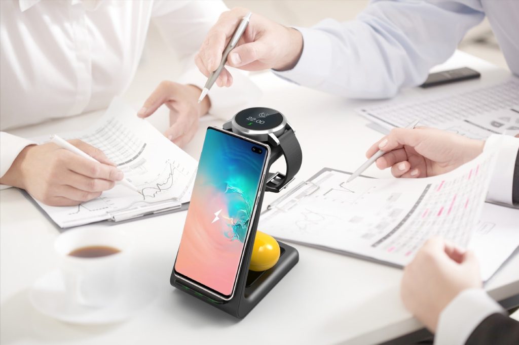 3-in-1 Stand Wireless Fast Charger - TurboTech Co